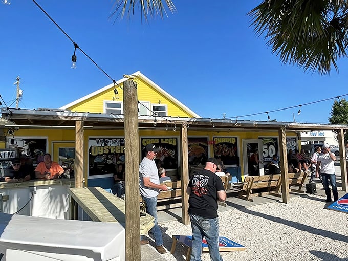 That sunshine-yellow exterior isn't just a building—it's a beacon calling seafood lovers home to Panama City's beloved institution.