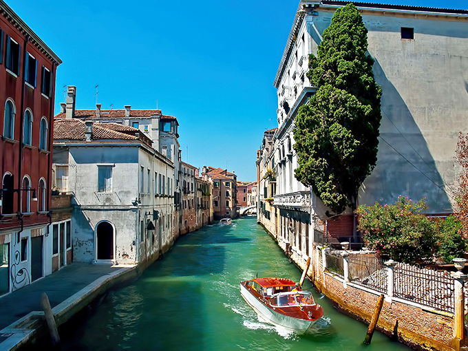 Sunlit canals wind past colorful facades in Venice, Florida—a Gulf Coast beauty that turns every boat ride into a postcard.