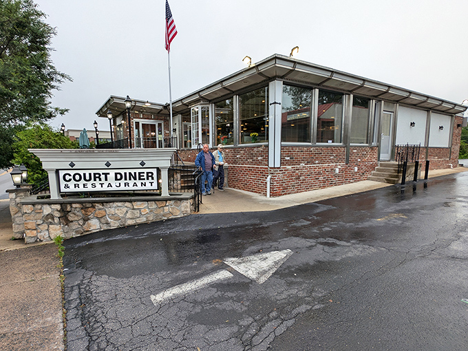 The classic brick and stone exterior of Court Diner stands proudly in Media, complete with American flag – a beacon of breakfast hope for hungry Pennsylvanians.