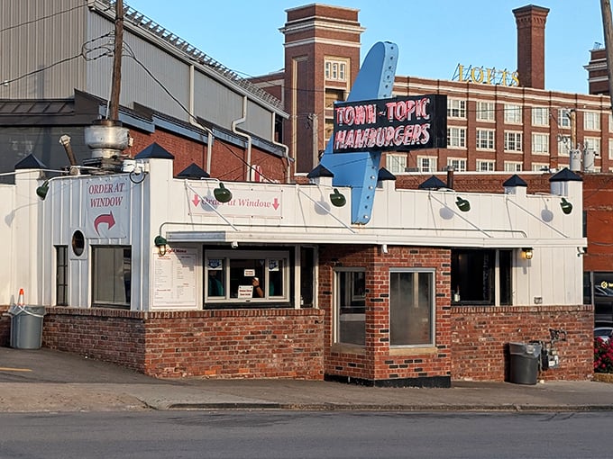 The white brick diner with its iconic blue arrow sign stands like a time capsule on Broadway Boulevard—a beacon of burger bliss in Kansas City.