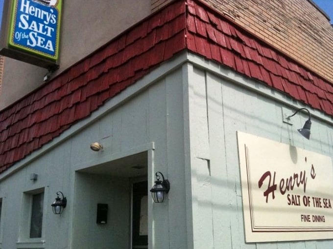 The unassuming exterior of Henry's Salt of the Sea stands like a culinary lighthouse in Allentown, proving that seafood treasures don't always hide in fancy packaging. 