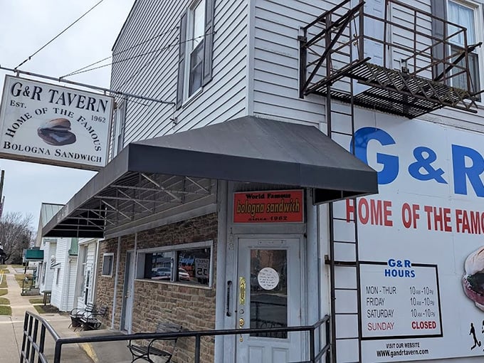 The unassuming exterior of G&R Tavern in Waldo, Ohio – proof that culinary greatness often hides behind the simplest facades.