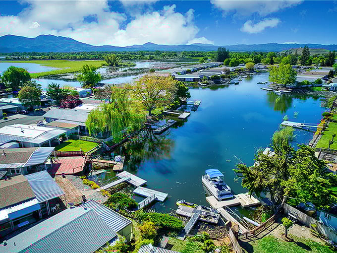 1. this lake town in california is so gorgeous, you’ll think you’re in a postcard