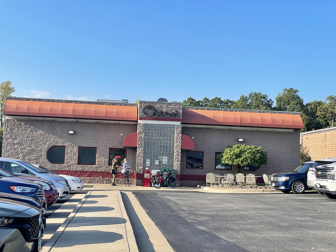 The unassuming exterior of Oscar's Classic Diner stands like a beacon of breakfast hope in Jefferson City, promising comfort food that transcends its modest brick façade.