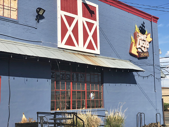 Sweet Lucy's blue exterior with barn-style red accents doesn't need fancy frills – it lets the heavenly smoke signals do the talking.