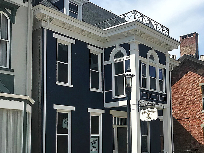 The navy blue façade with crisp white trim stands like a culinary lighthouse in downtown Middletown, beckoning hungry travelers with promises of comfort and charm.