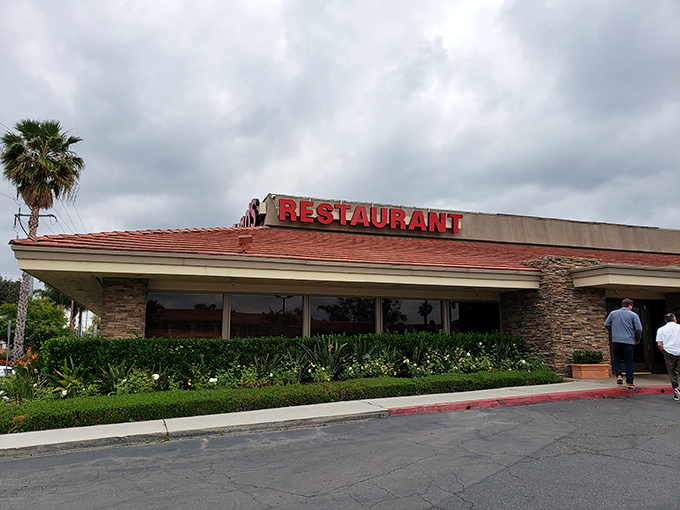 Keno's stands proud like a beacon of breakfast hope, complete with landscaping that says "we care about your whole experience."