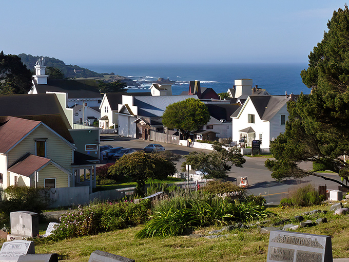 Perched on dramatic cliffs like a New England village that took a wrong turn and ended up in California, Mendocino's white picket fences and Victorian charm are the stuff of postcard dreams.