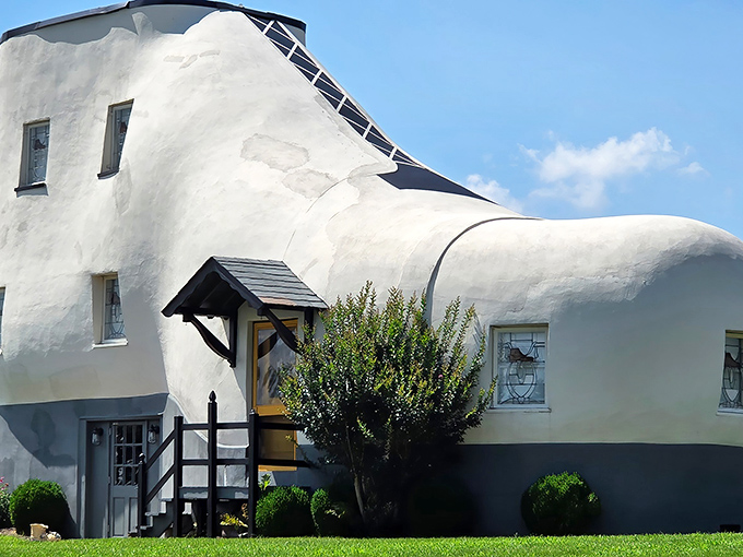 The architectural equivalent of "go big or go home" – this five-story work boot stands proudly in York County, proving that sometimes the best ideas are the most outlandish ones.