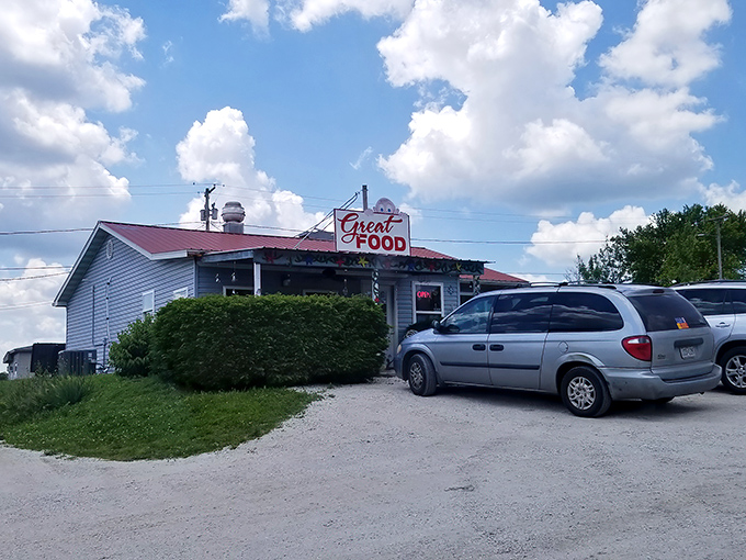 The unassuming exterior of Squeeze Inn proves once again that the best food often hides in the most modest packages. Great food, indeed!