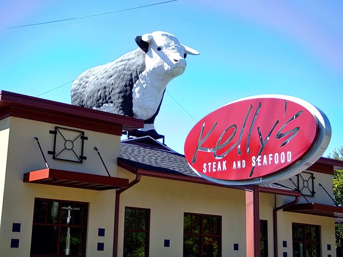 The iconic cow statue standing guard on Kelly's roof isn't just decoration—it's a beacon calling hungry travelers to this unassuming culinary oasis in Boalsburg.