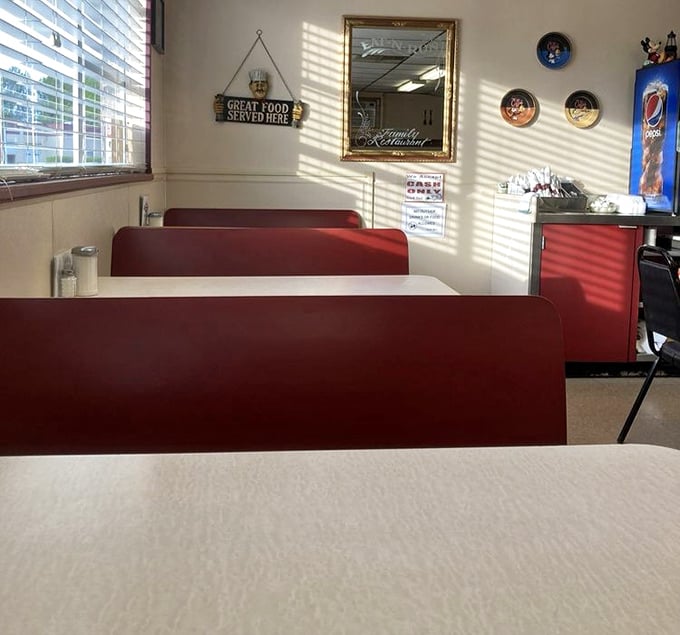 Those red booths have absorbed decades of stories, celebrations, and everyday moments. If vinyl could talk, these seats would be bestselling authors.