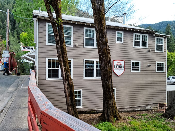 The Carriage House Inn nestles between towering trees, offering lodging with a side of history and zero big-city attitude.
