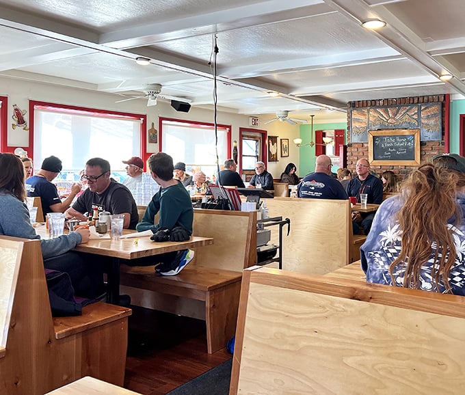 Where strangers become temporary breakfast companions. Notice nobody's looking at their phones—the food commands full attention here.