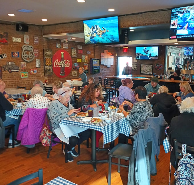Where locals and road-trippers share tables and stories – the brick walls have heard more Illinois tales than a Chicago cab driver on a Saturday night.