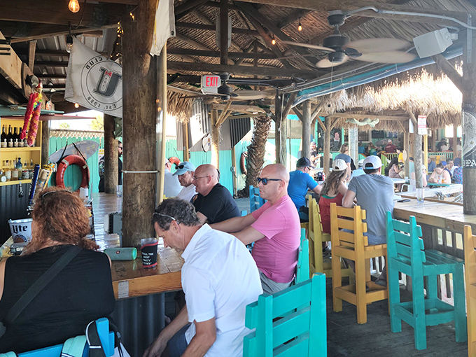 Where strangers become friends over shared seafood enthusiasm. Notice nobody's looking at their phones – the food commands full attention.