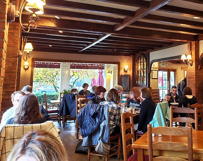 The universal language of good food bringing people together—notice how nobody's looking at their phones? That's the La Chatelaine effect.