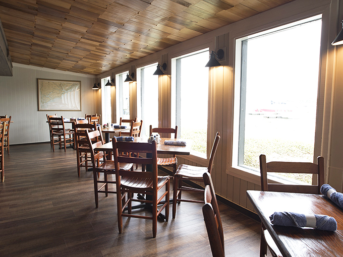 Windows that frame the water view like living paintings. Dining with natural light is nature's Instagram filter.