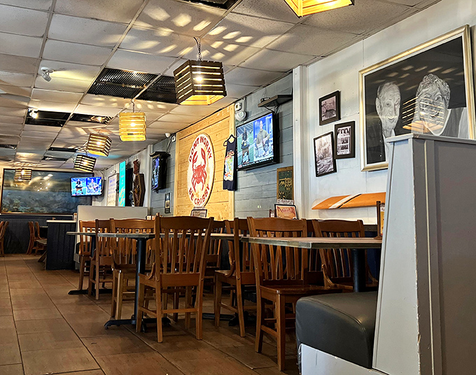 Wooden chairs, nautical décor, and enough TVs to catch the game – this dining area feels like the living room of that cool uncle who moved to the beach.