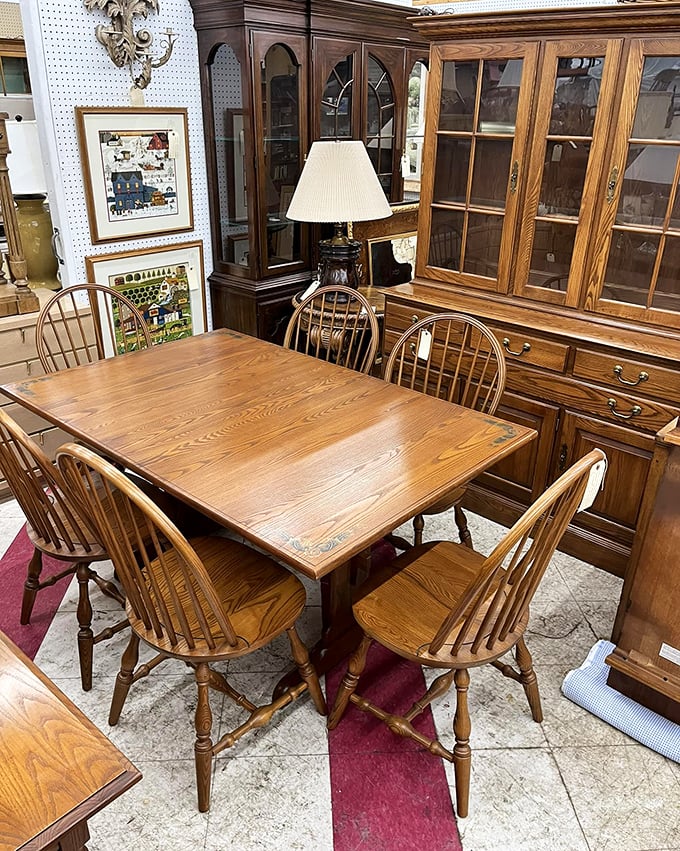 Solid oak dining perfection that's outlived several trends and will outlive several more. They don't make 'em like this anymore.