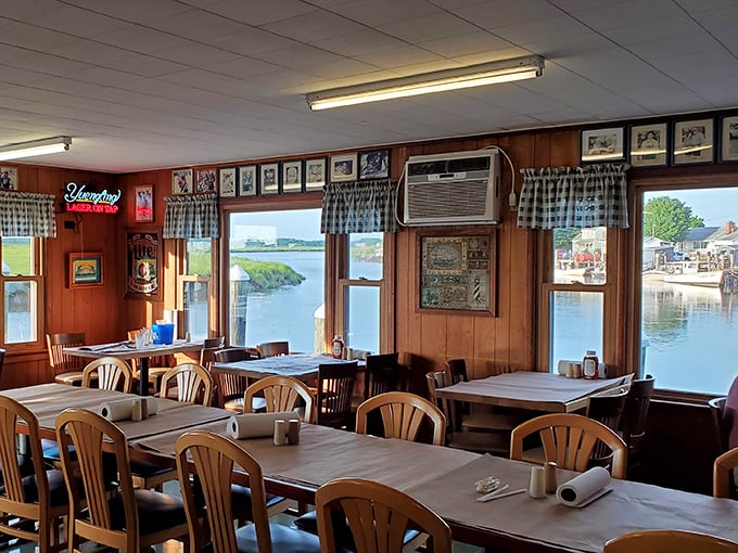 Those waterfront views aren't just scenery—they're a reminder that your dinner was swimming just yards away mere hours ago.