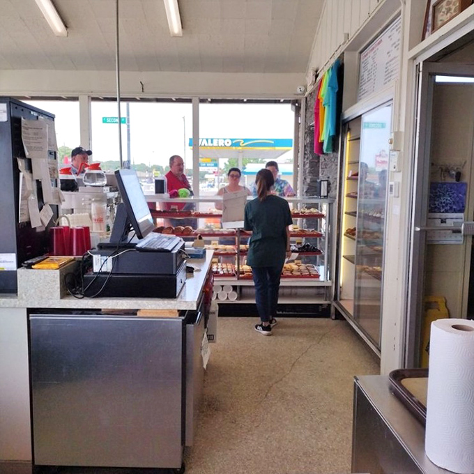 No-frills service area where the focus is entirely on the star of the show—those magnificent donuts. Function over fashion, always.