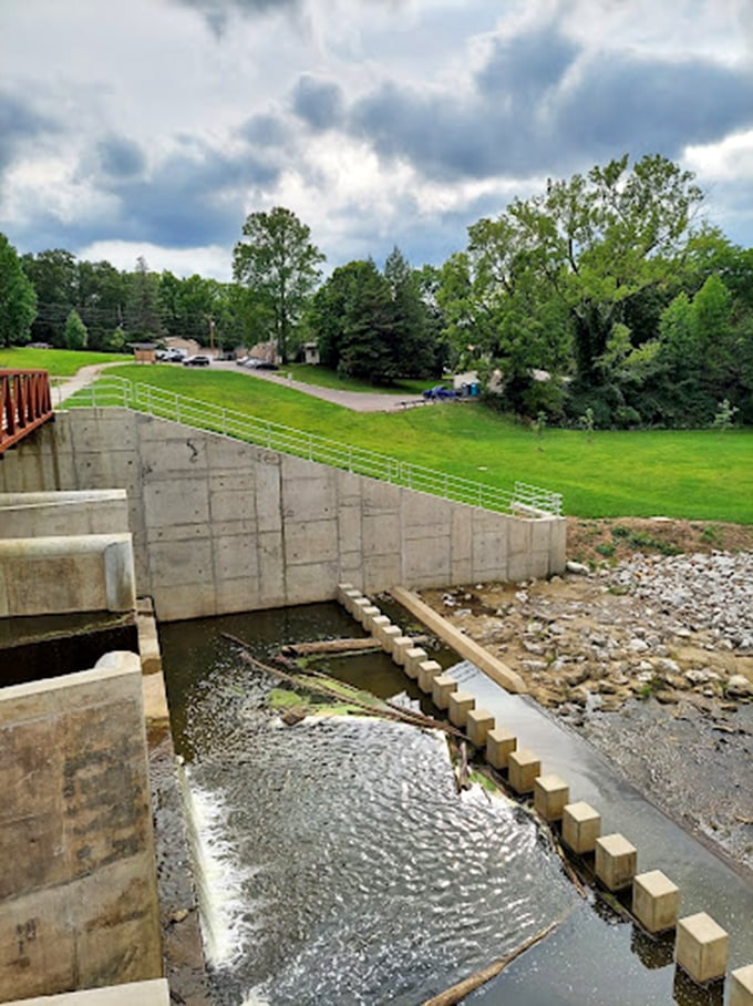 Water management never looked so picturesque. This dam creates the perfect soundtrack of gentle splashing for your afternoon stroll.