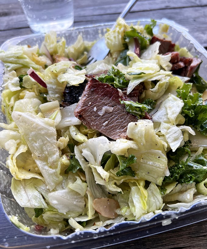 Fresh greens providing the perfect crisp counterpoint to all that smoky, meaty richness ahead.