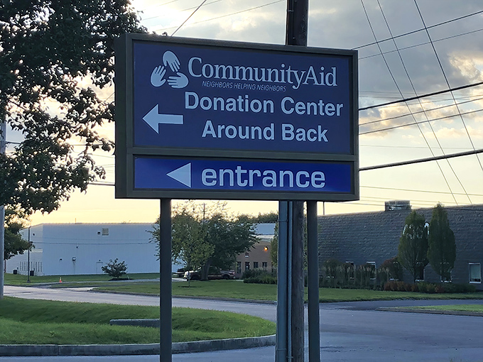 The beacon that calls to bargain hunters: "Neighbors Helping Neighbors" says it all.