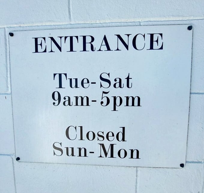 Tuesday through Saturday, 9am to 5pm—mark your calendars for these treasure-hunting hours. The early bird gets the vintage worm!