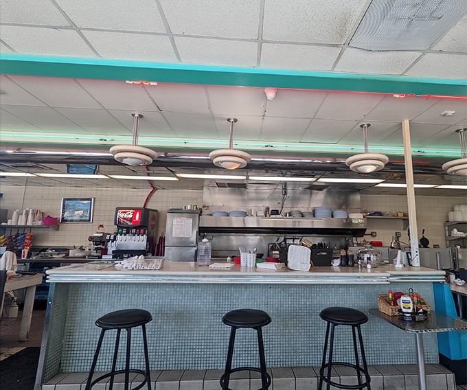 Counter seating: front-row tickets to the greatest show on earth—breakfast being made. The sizzle soundtrack is complimentary with every meal.