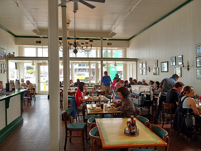 A full house is the norm here—locals and tourists united in the universal language of "pass the bread for that sauce."