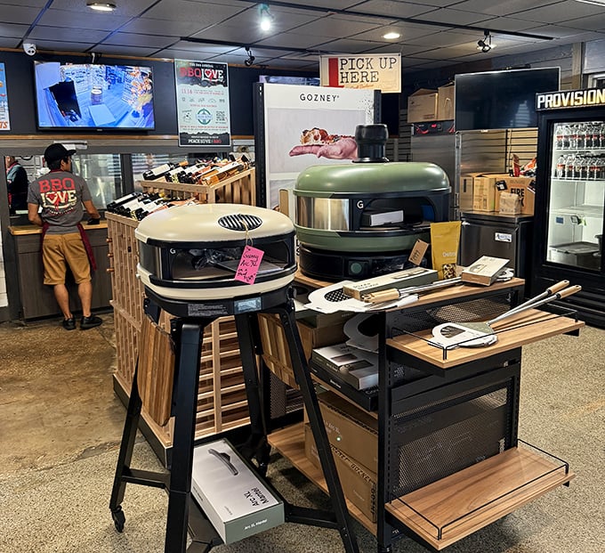 The pick-up counter – that magical threshold where anticipation transforms into the reality of smoky, meaty bliss.