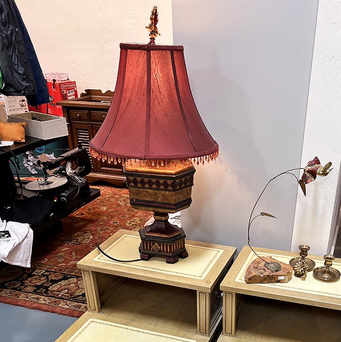 That's not just a lamp—it's a statement piece that could single-handedly transform your guest room from forgettable to fabulous.