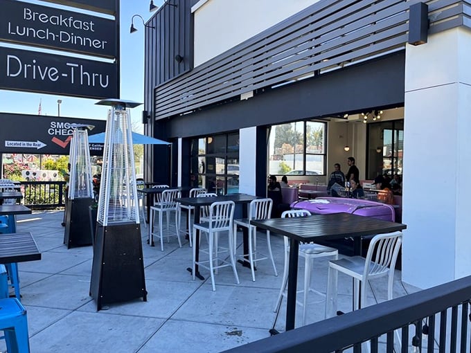 California outdoor dining at its finest—where breakfast burritos meet fresh air. Those heat lamps ensure year-round enjoyment of patio perfection.