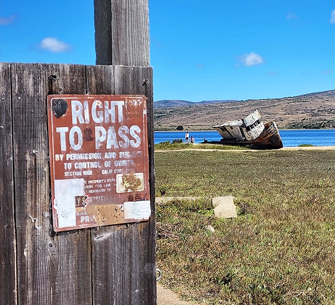 "Right to pass" sign stands guard near the shipwreck. Even abandoned boats need their personal space respected.