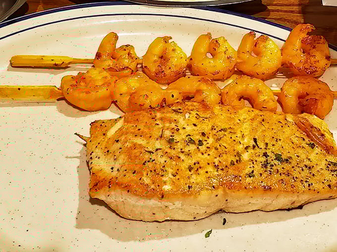 Grilled salmon meets shrimp on a skewer – for those moments when the fryer takes a break.