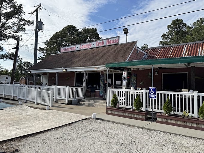 Margie & Ray's unassuming roadside appearance hides decades of seafood expertise – like finding a pearl in an unexpected oyster.