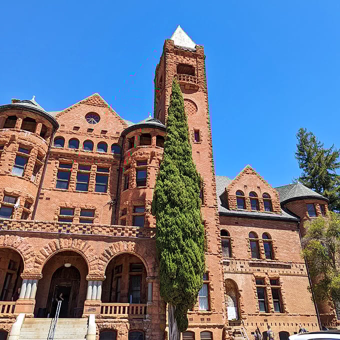 Preston Castle: Imposing red sandstone walls and a soaring clock tower create a dramatic silhouette—part Harry Potter, part haunted mansion.