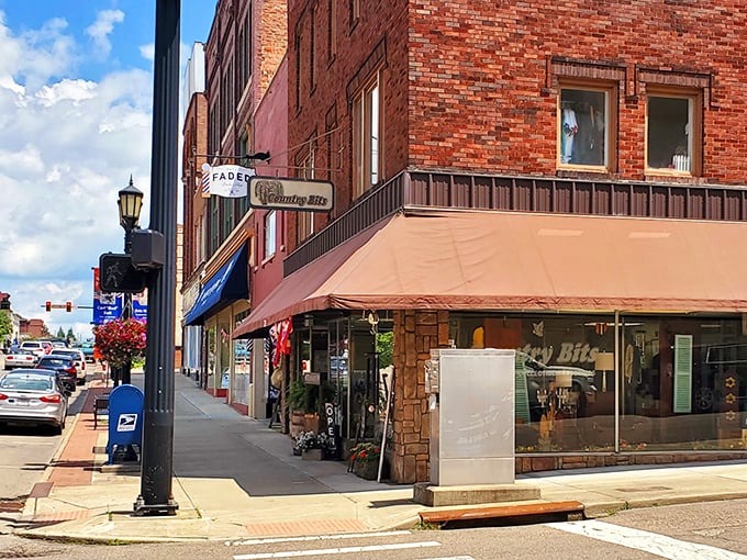 Historic buildings with the kind of architectural details they don't make anymore. Cambridge's downtown is eye candy!