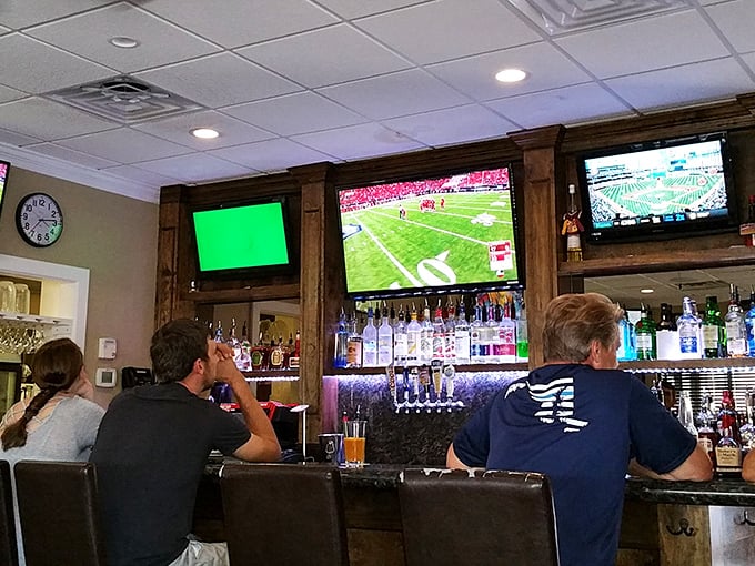 Sports on every screen, cold drinks flowing – this bar knows how to keep everyone happy.