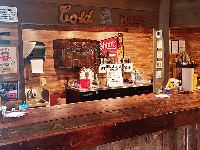 A bar area that says "stay awhile" without trying too hard. No mixologists with waxed mustaches here, just honest drinks served with a smile.