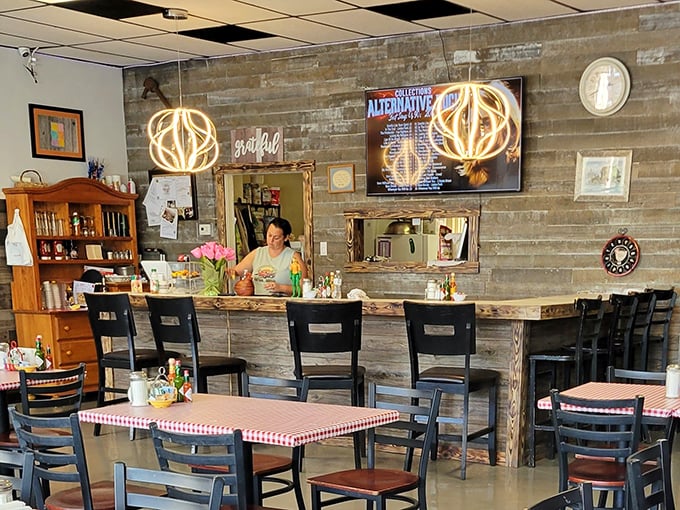 The counter—where solo diners become regulars and servers become friends. Notice the "grateful" sign? That's how you'll feel after eating here.
