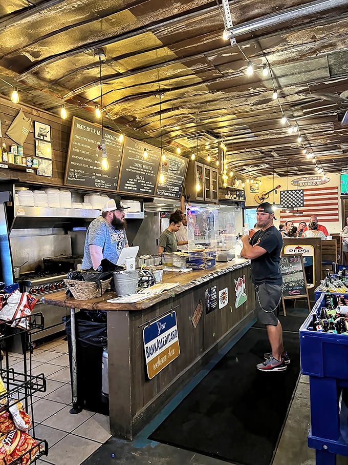 The ordering counter—that magical threshold where hungry people transform into happy people through the miracle of smoked meat.
