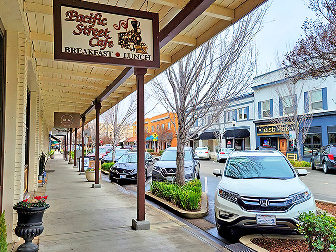 Pacific Street Cafe anchors a walkable shopping district where you can fuel up on breakfast before embarking on a serious retail therapy session.