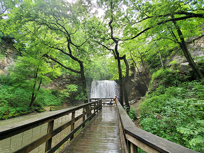 Rain-slicked boards lead to watery rewards. Even on drizzly days, the falls put on a spectacular show—perhaps their most impressive performance.