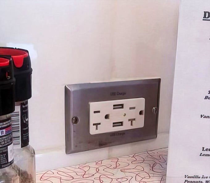 Even the electrical outlets at Goober's are dressed for the occasion—because your phone deserves to dine in style too.