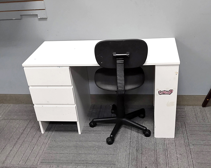 Home office dreams start here—this simple desk setup costs less than the coffee budget needed to finish your next work project.