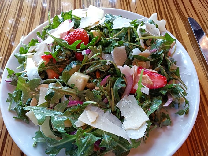 A salad that actually excites—arugula, strawberries, and shaved parmesan in perfect harmony. Even carnivores might pause for this one.