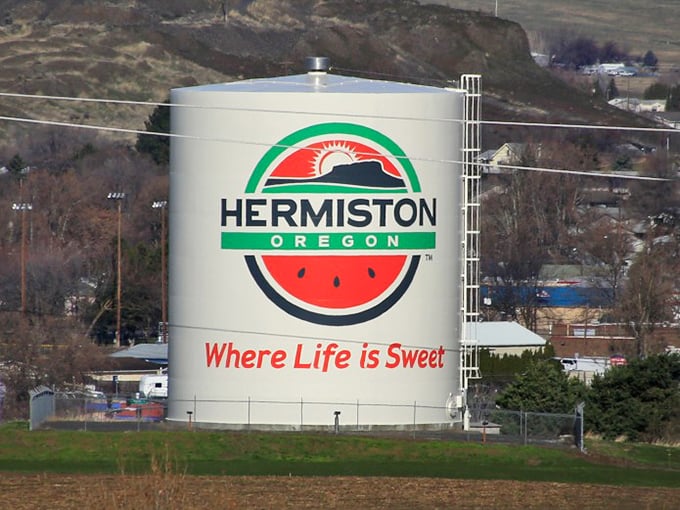 Hermiston's water tower serves as both landmark and love letter to the town's agricultural claim to fame. Sweet indeed!